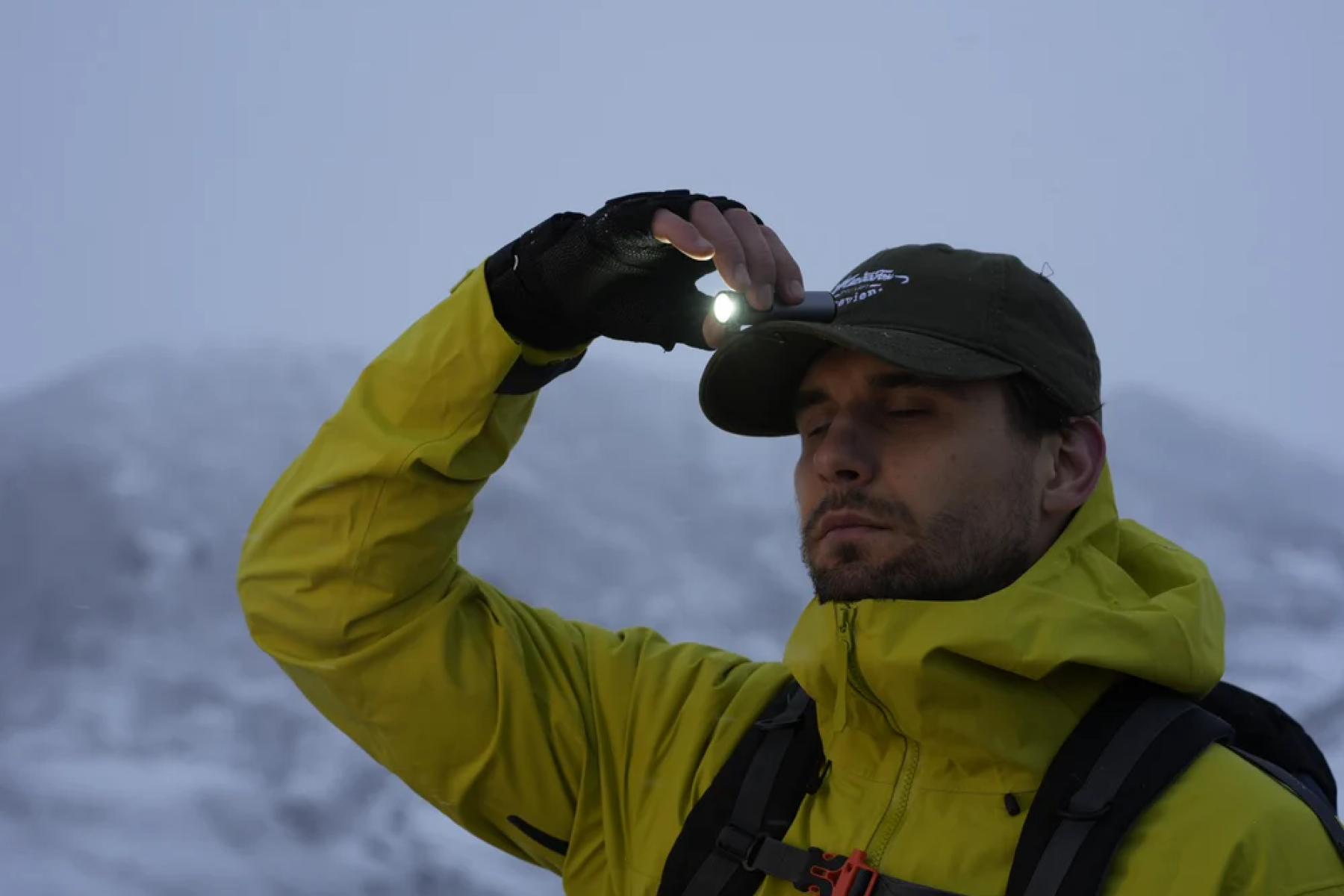 Why Should I Use a Flashlight to See More During Outdoor Adventures?